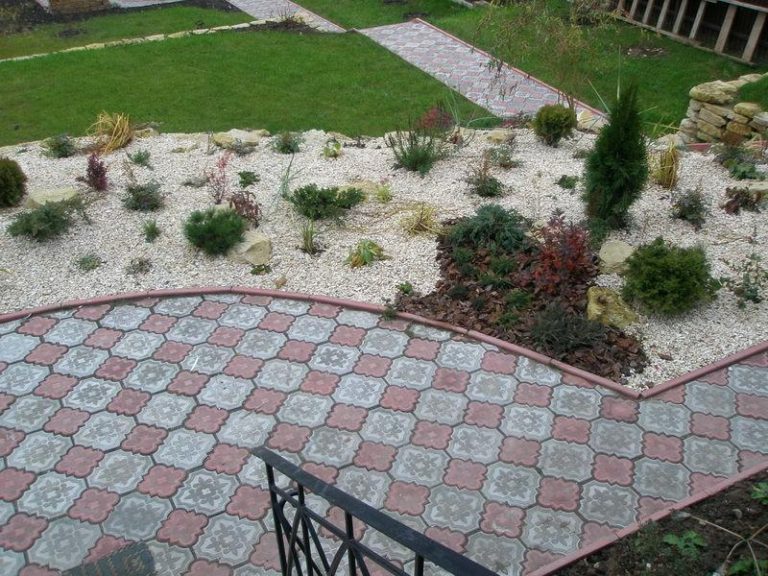 Casting Paving Slabs With Their Hands - Best Landscape Ideas