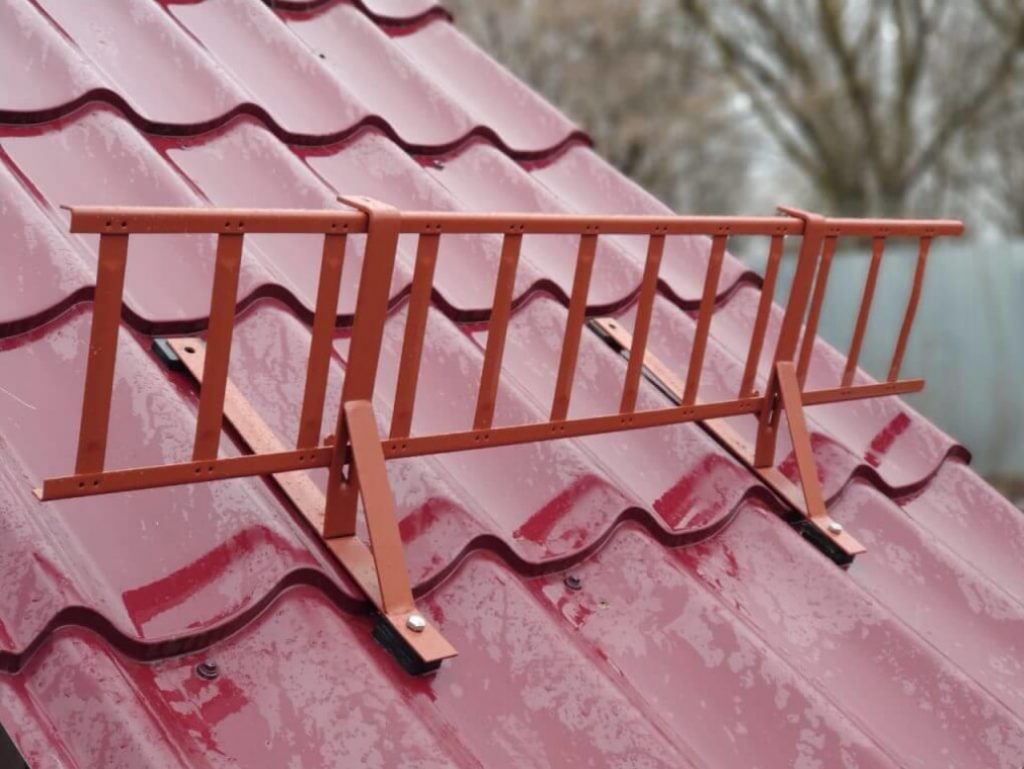 How To Choose And Install Snow Holders On The Roof