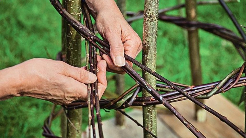Weaving From Twigs: Garden Planters And An Obelisk With Your Own Hands