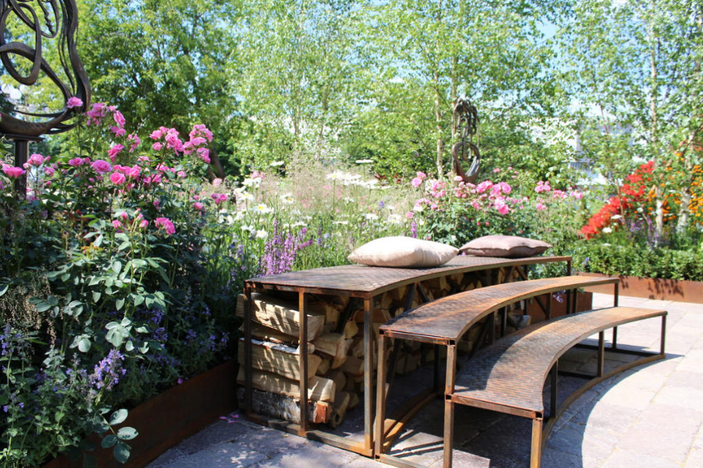 Campfire At The Summer Cottage: Design Ideas And Safety Rules